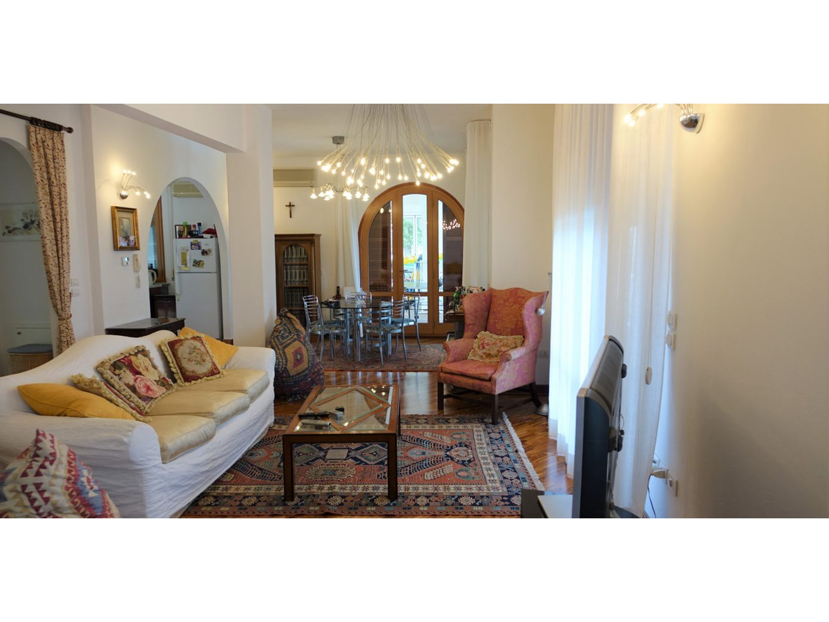 Beautiful villa with sea views, swimming pool, tennis court and 4000 m2 ...