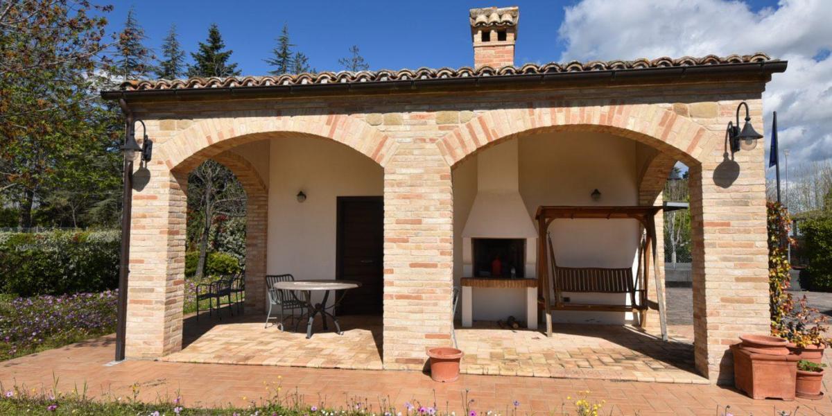 House ” Belvedere” with private land, partly buildable Gualdo ...