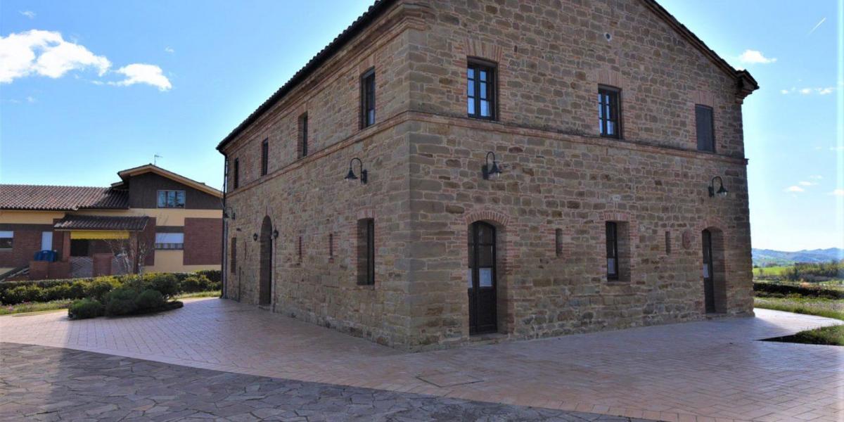 House ” Belvedere” with private land, partly buildable Gualdo ...