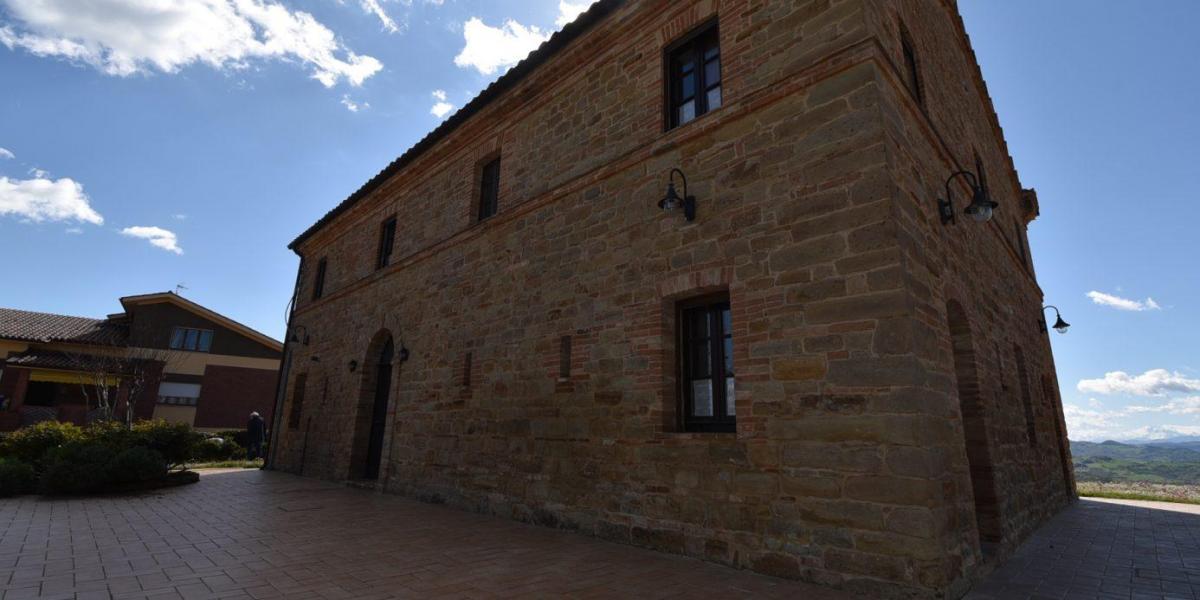 House ” Belvedere” with private land, partly buildable Gualdo ...