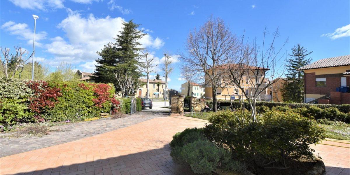 House ” Belvedere” with private land, partly buildable Gualdo ...